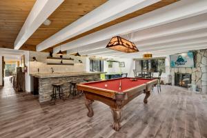 Grand Bearadise Hot Tub Game Room Private Theater Sleeps 12, Big Bear ...