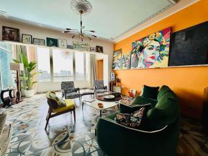 The Magnificent Retro Nile Loft/ Zamalek View, Cairo (preços ...