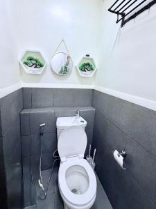 Studio McNiel by Urban Deca Towers Cubao, Манила (актуальные цены 2026 ...
