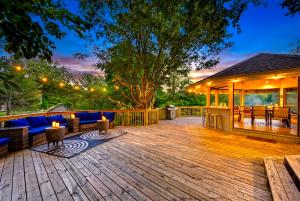 #1 Celebrity Mansion Estate Huge Dance Floor Swimming Pool Pickleball ...