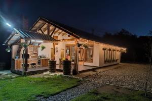 Căsuțele H - Cabana 2 A-Frame cu Ciubăr Cheile Doftanei, Lunca Mare ...