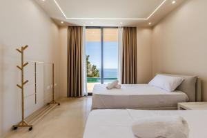 Mediterran Infinity Villa Pool & Seaview by PikHost, Shëngjin ...