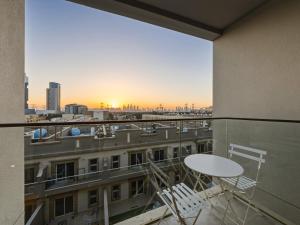 Modern Studio - Panoramic Sunset Views - Lux JVC, Dubai (ažurirane cene ...