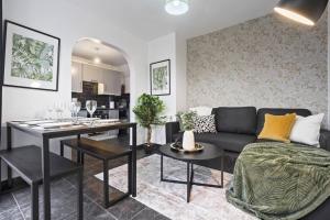 Elegant 4 Bed Home with Parking and Garden Near the City Centre, Wyken ...