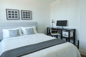 Sunlit Designer Townhome with Rooftop Terrace, Toronto (precios ...