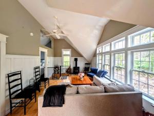 Coastal Beach House with Fireplace & Pool Table in Franklin, Maine ...