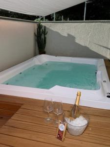 Jacuzzi Privativa com Café Especial, Próx Floripa e Praias, São José ...