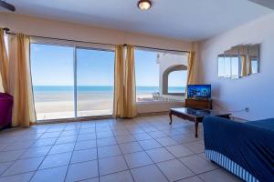 # El Mirador del Golfo: Beachfront 4BR Compound for 16 | Las Palmas ...