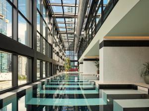 Bright & Modern 1BR Apt with Pool, Gym & Study Desk!, Melbourne ...
