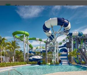 Lake house Large 10 ppl 4 bedroom near beaches mall, Hallandale Beach ...