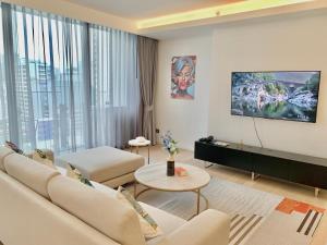 Sukhumvit 11 #Luxury #Pool #Gym #BTS Nana&MRT Sukhumvit #2BR #Max4ppl ...