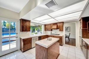 4BR House W/ Pool, Spa & Bonus room/office!, Agoura Hills ...