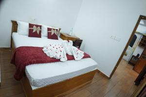 Ann's Rose Haven pool villa munnar by blueway hotels, Kallar Vattiyar ...
