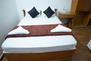 Ann's Rose Haven pool villa munnar by blueway hotels, Kallar Vattiyar ...