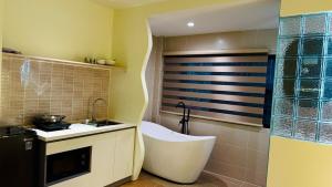 Kim Hi Homestay - Vinh Khach Food Street - Near District 1, Ho Chi Minh ...