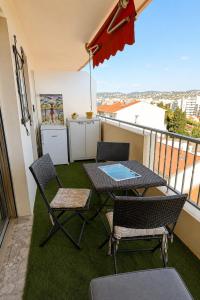 Comfortable studio less than 5 minutes from beaches, train station and ...