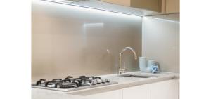 CBD City Skyline 2BR Escape With Ultra Luxury Pool Gym, Melbourne ...