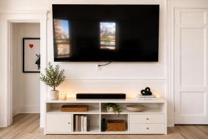 20 Min to Times Square Sleeps 11 Modern 3BR, West New York ...