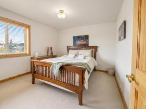 HENRYS REEL RETREAT: Private Beach Dock on Henrys Lake Garage ...