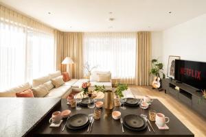 Modern 2-Bedroom Apartment in Nine Elms - Ac & Balcony, London (updated ...