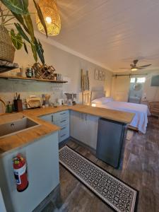 Ocean Whisper Cottage, Soak, Sizzle and Rest, Wilderness (preços ...