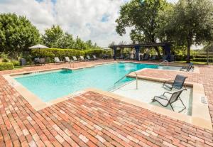 Urban Cowboy Loft - 2 Kings - Walk Downtown - Pool, Fort Worth (precios ...
