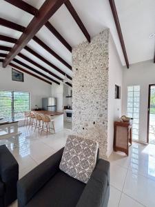 Birdies Beach house, Private Beach, Surf & Snorkel, Hideaway Island ...