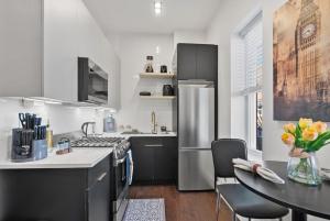 2BD Urban Stay in Jersey City Near MetLife with Quick NYC Commute ...