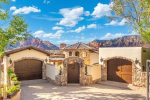 NEW - Tuscan Red Rock Overlook - Spectacular Views 2 Pools Waterfalls ...