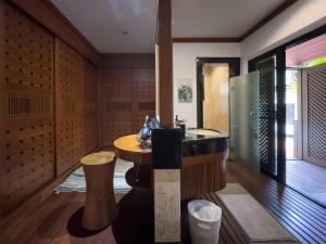 Naiharn 3br Private Pool Villa close to Beach, Praia de Rawai (preços ...