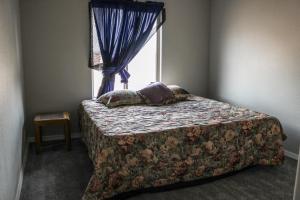 Mackenzie - Private Bedrooms with Shared Bathroom in Co-Living House ...