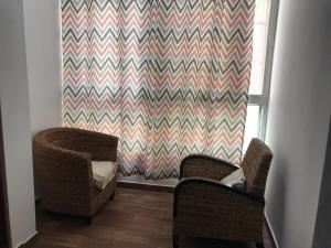 Modern 2-Bedroom Apartment in the Heart of Plateau, City Center, Прая ...