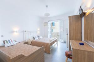 George Studios, Naxos Chora (updated prices 2024)