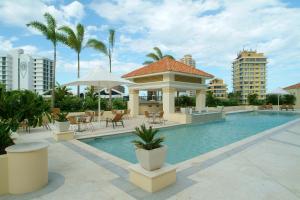 Chevron Renaissance - HR Surfers Paradise, Gold Coast (updated prices 2025)