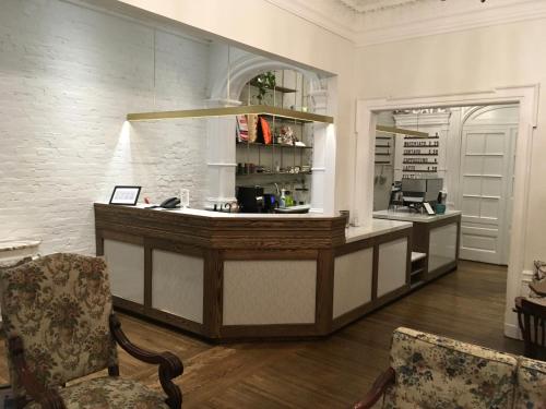 Ambrose House & Cafe - SELF CHECK-IN GUESTHOUSE, Montreal (updated ...