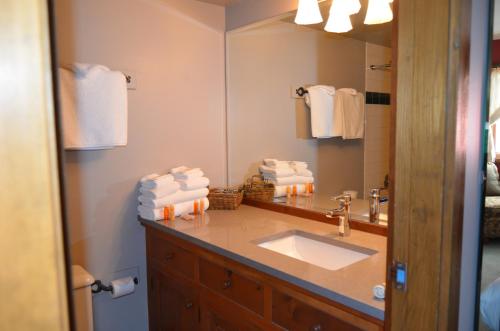 Howe Sound Inn & Brewing Company, Squamish (updated prices 2024)