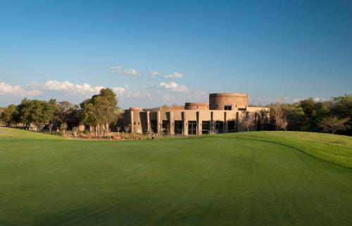 Legend Simba Safari - Legend Golf Safari Resort, Golders Green (updated ...