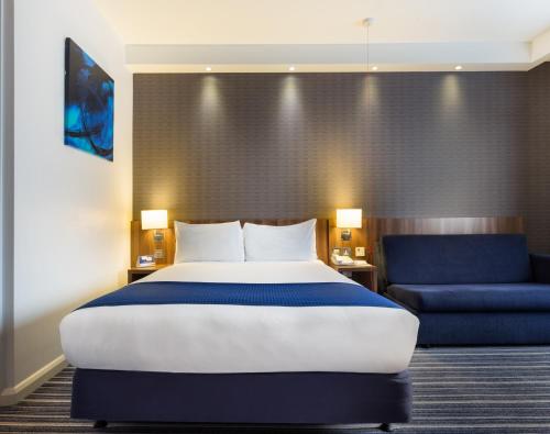 Holiday Inn Express Colchester, an IHG Hotel, Colchester – Updated 2024 ...