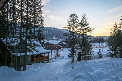Snow Creek Cabins by Fernie Lodging Co, Fernie – Updated 2023 Prices