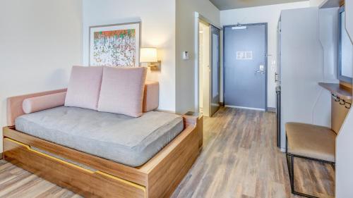 Holiday Inn & Suites Bellingham, an IHG Hotel, Bellingham – Updated ...