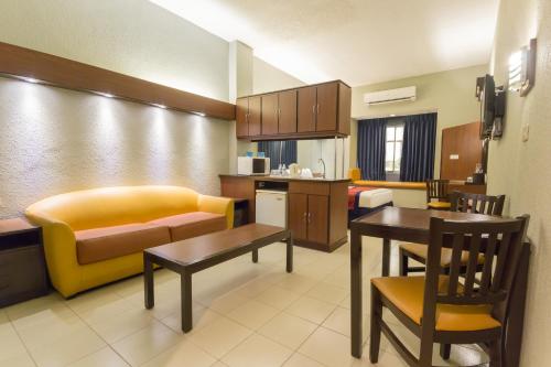 Microtel by Wyndham Eagle Ridge, General Trias – Updated 2022 Prices