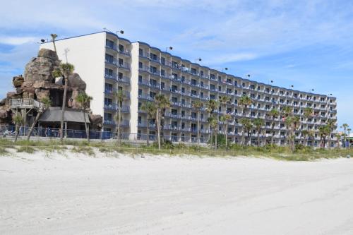Days Inn by Wyndham Panama City Beach/Ocean Front, Panama City Beach ...
