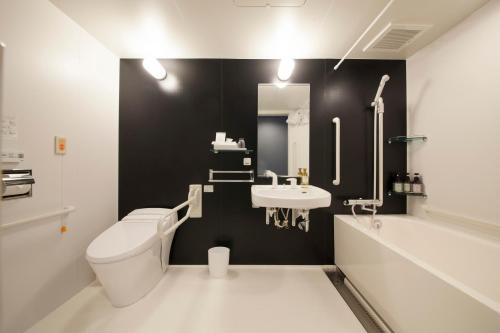 Quintessa Hotel Osaka Shinsaibashi Comic & Books, Osaka (updated prices ...