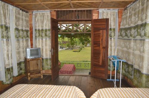 LANDBOW GREEN VILLAGE Homestay Trekking & Village Tour, Bukit Lawang ...