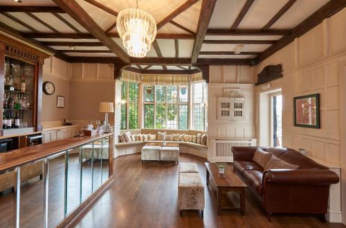 The Manor Elstree, Elstree (updated prices 2026)