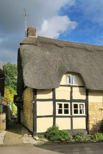 Bells Cottage, Alderton (updated prices 2025)