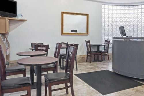 Days Inn by Wyndham Seattle North of Downtown, Seattle – Updated 2023 ...