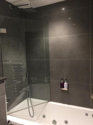 The Bonnie Bide Awa', Edinburgh (updated prices 2025)