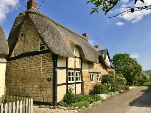 Bells Cottage, Alderton (updated prices 2025)