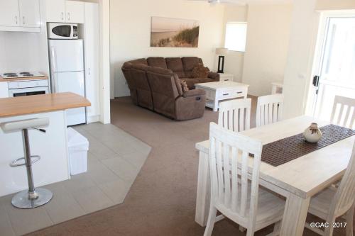 Mollymook Cove Apartments, Mollymook (updated prices 2025)